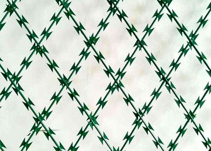 3m 5m 6m Welded Razor Wire Mesh Sheet / Straight Razor Wire 2.5mm Diameter